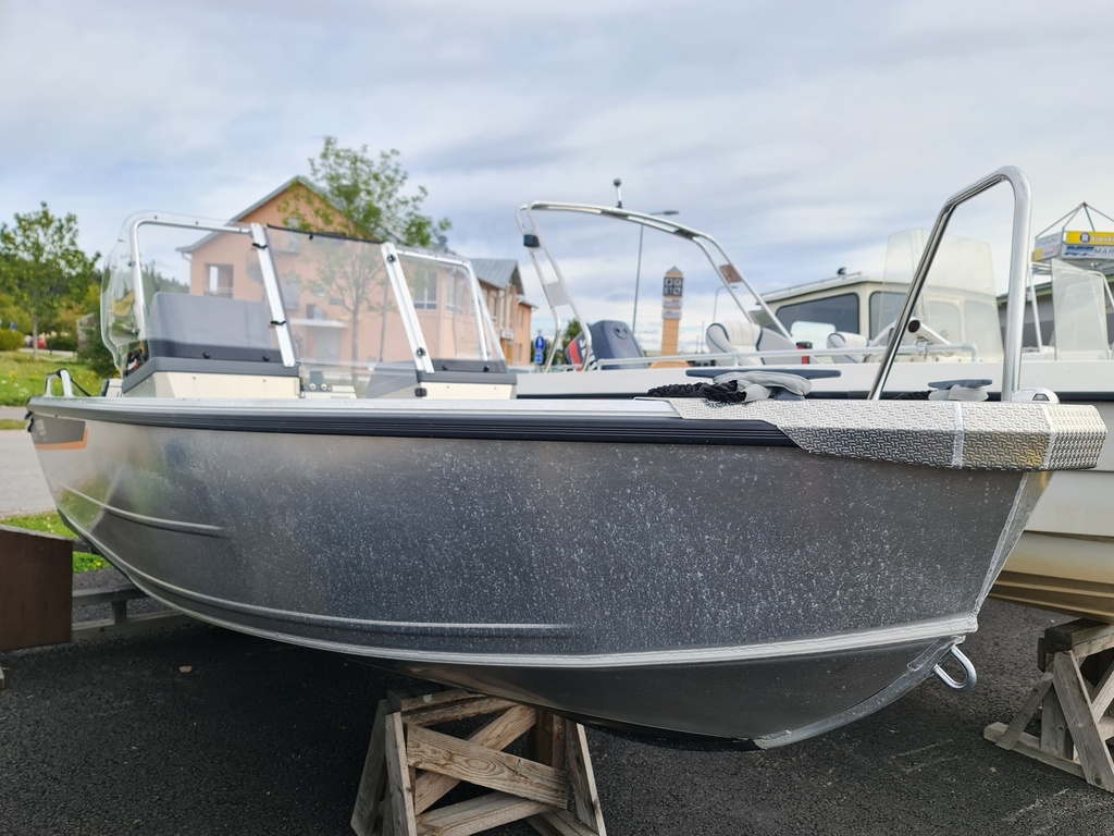 Buster M2+ Yamaha 40 | Venekeskus.com