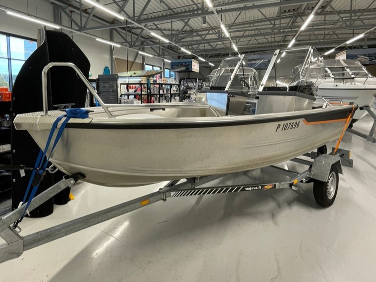Buster S2 + Yamaha 30 | Venekeskus.com