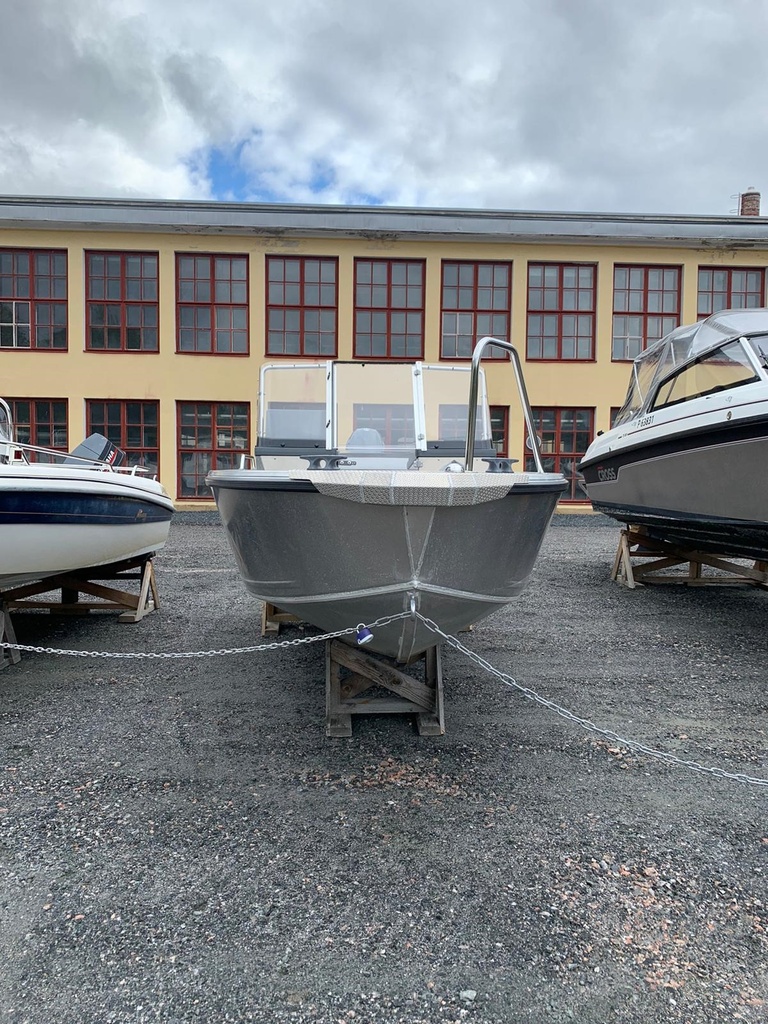 Buster M2+Yamaha 40 | Venekeskus.com